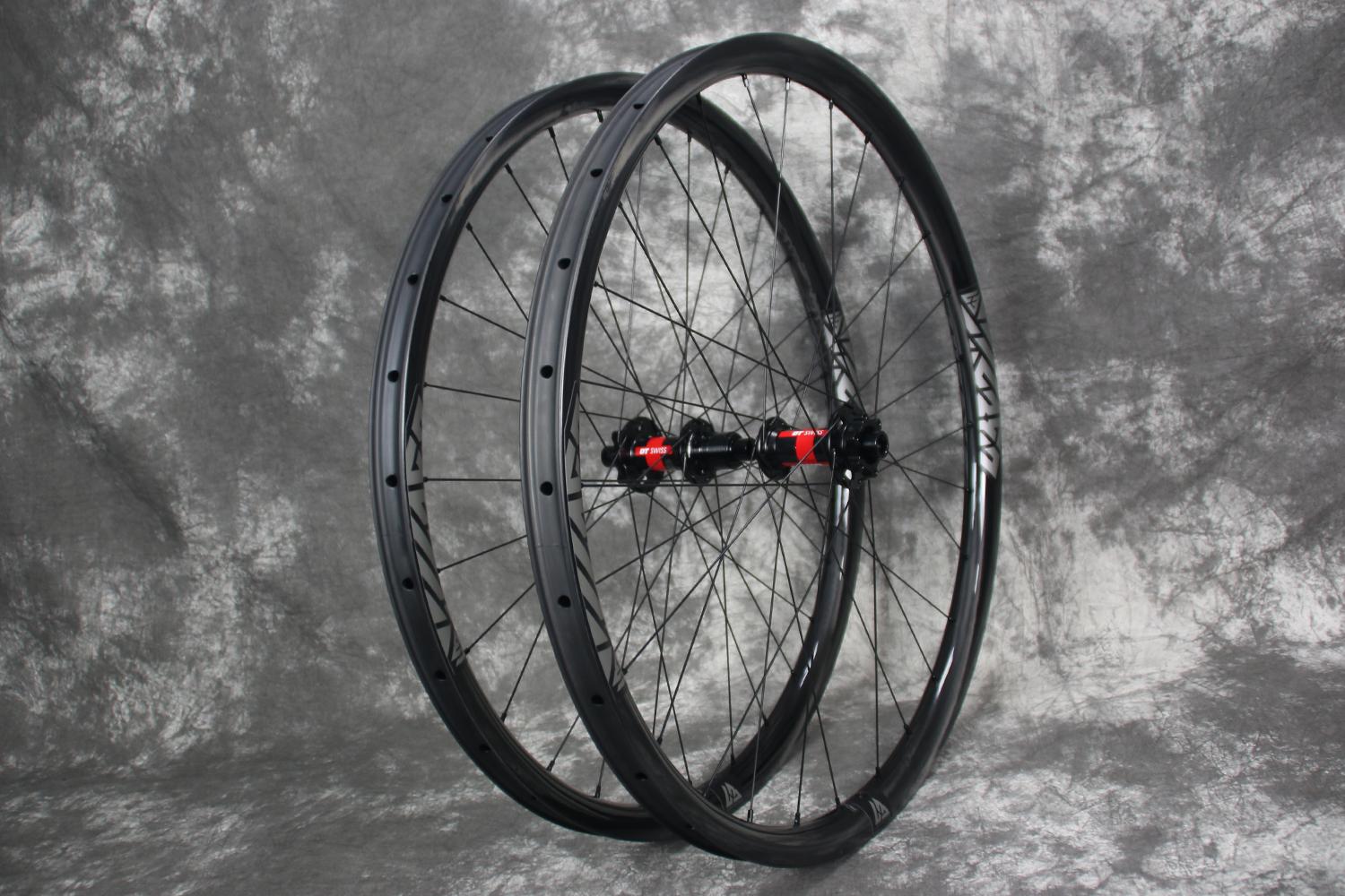 AM928 28mm/34mm widths,28mm depth carbon wheelset/stealth decals