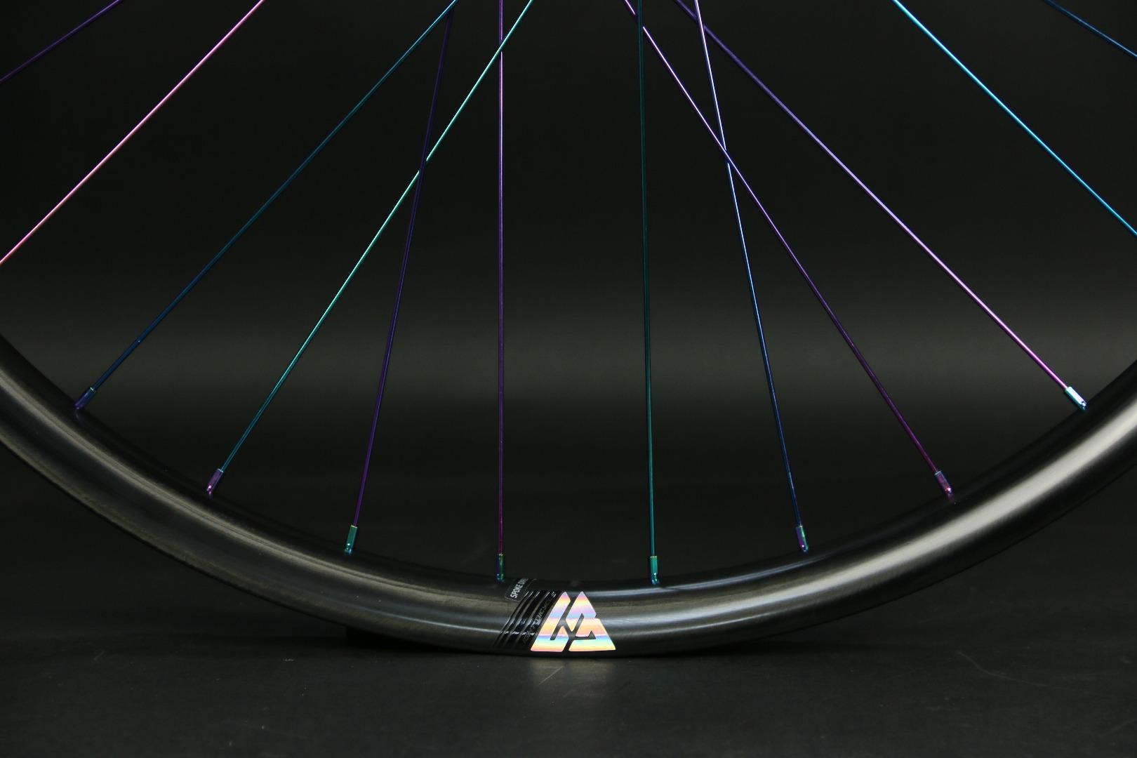 AM930 Review: Oil Slick All Mountain Wheelset