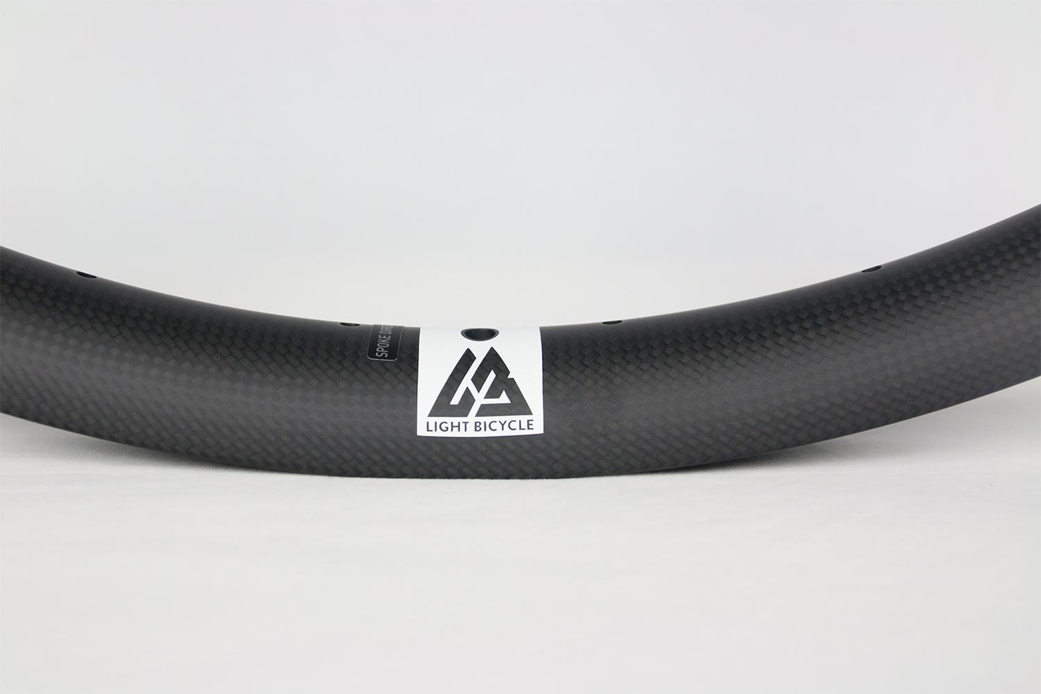AM933-33mm Inner/39mm Outer Widths,28mm Depth Carbon Rims/White Decals