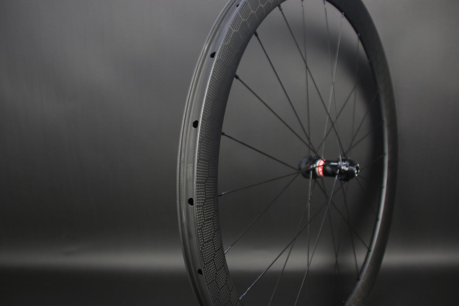 AR46 Disc Review 46mm Deep Novatec D411SB D412SB Wheelset/Hexa-Comb Weave
