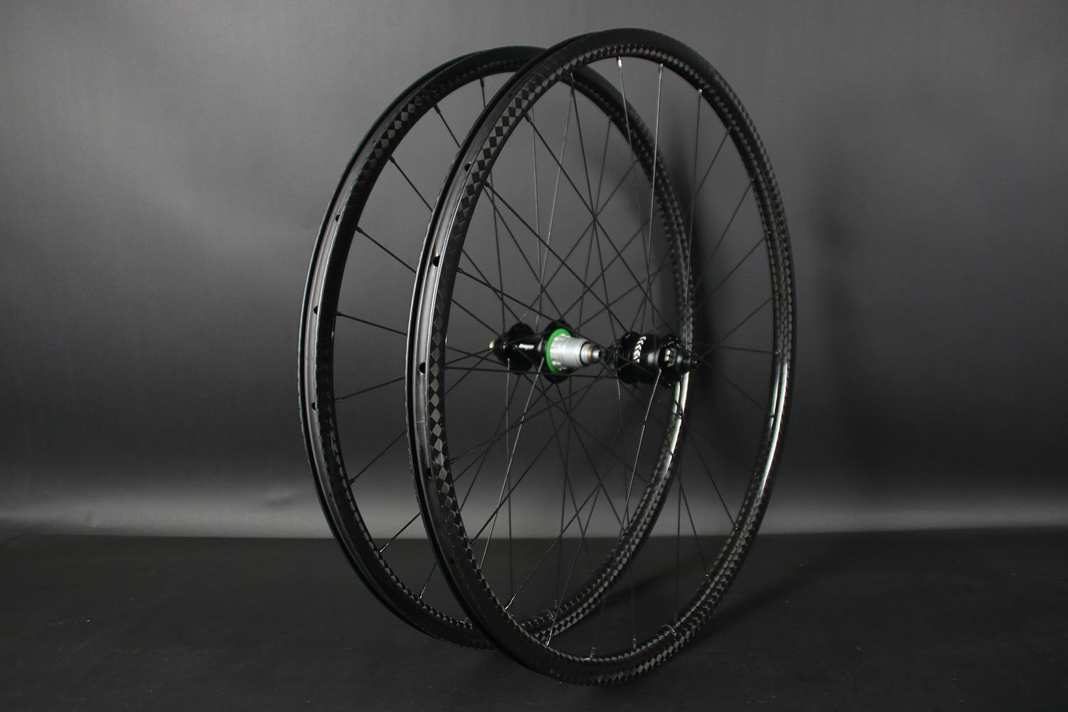 R25 Disc Review: 25mm Gravel Rims/Mixed Hubs