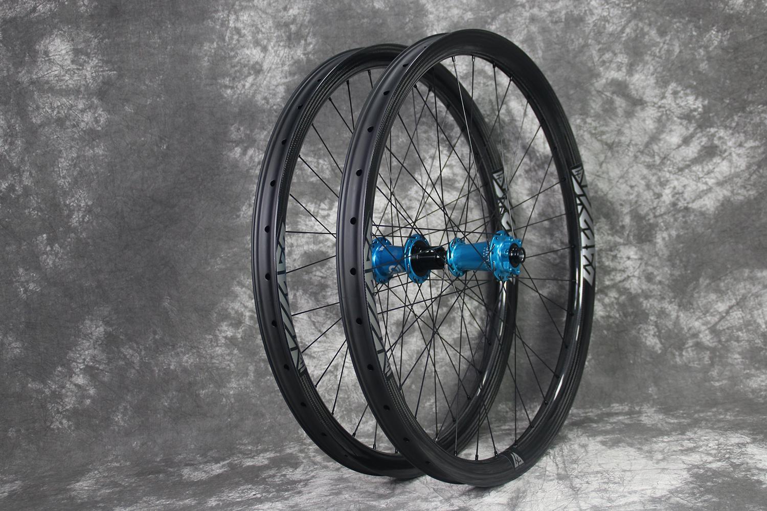 RM650BC13-31.6mm Inner Width, 32mm Depth HD Carbon Wheelset/I9 Hydra Boost